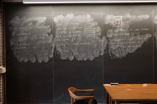 La pizarra, la herramienta que no se queda obsoleta para los matemáticos