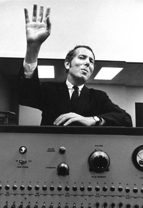 Stanley Milgram, el psicólogo que mostró al ser humano su lado más horrendo