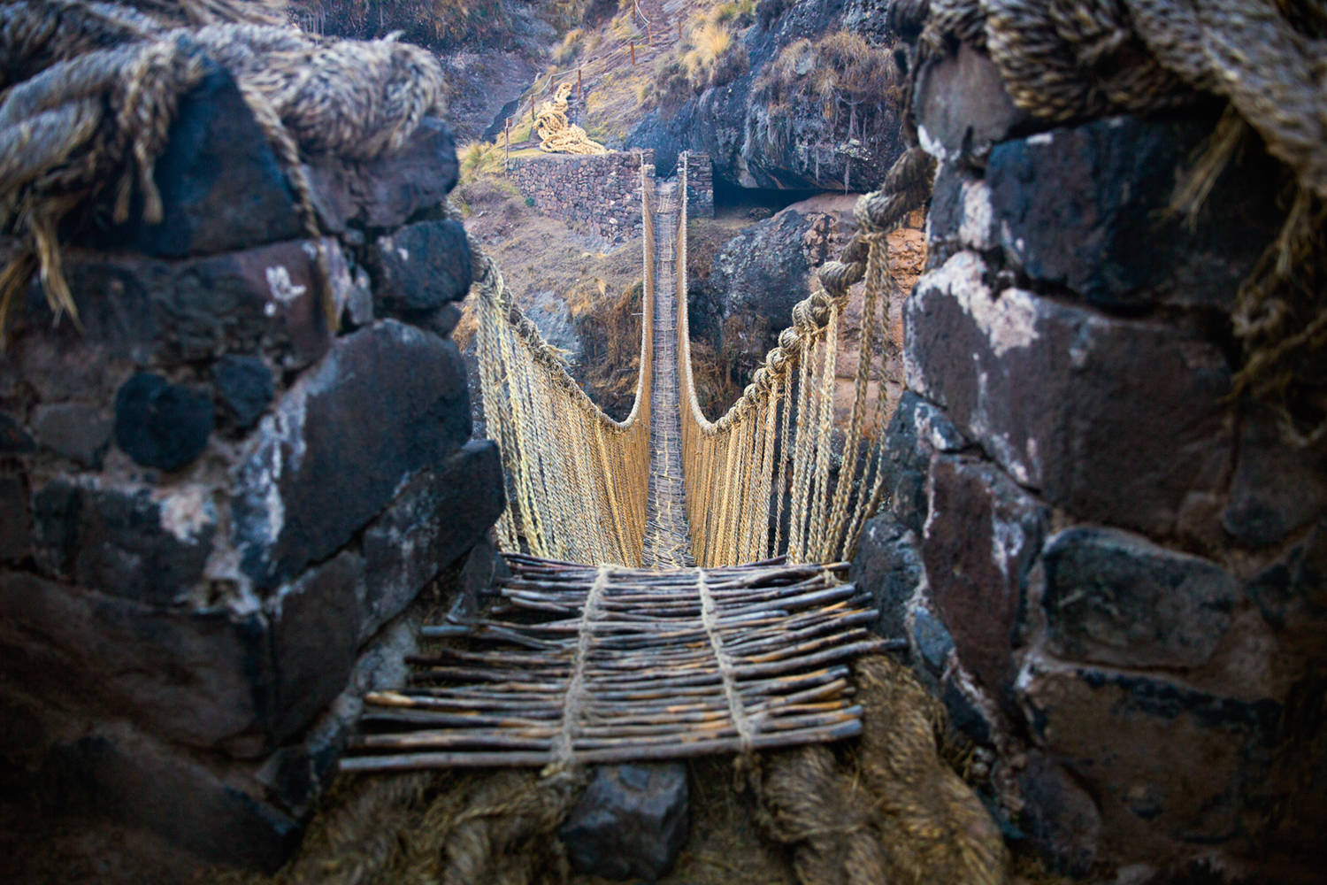 El puente inca que se reconstruye cada primavera