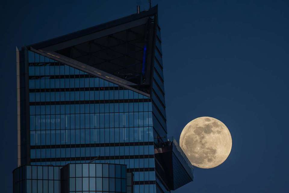 Así se ha visto la Luna Rosa, la luna llena de abril 2024