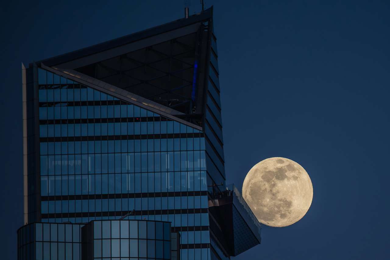 Así se ha visto la Luna Rosa, la luna llena de abril 2024