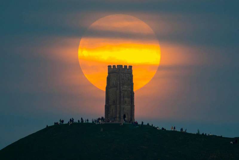 Así se ha visto la Luna Rosa, la luna llena de abril 2024