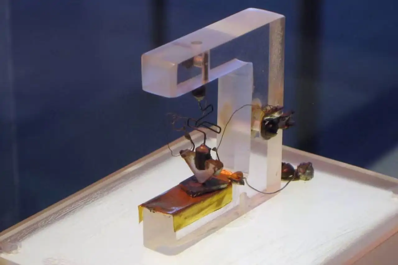 El invento improvisado con cinta adhesiva que hizo posible el tránsito ...