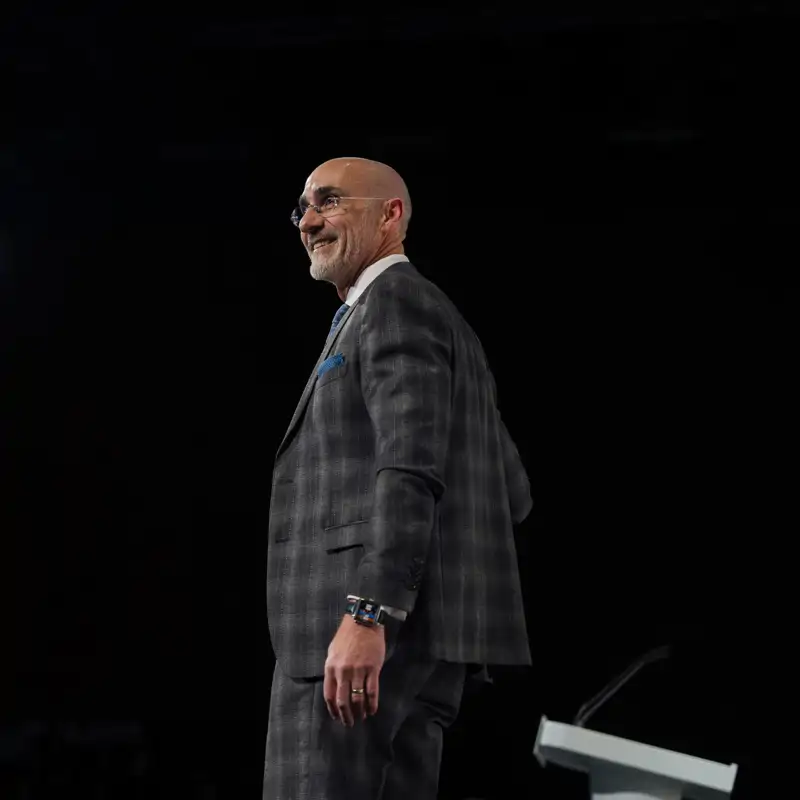 Arthur C. Brooks, experto en felicidad de Harvard, y el secreto de la ...