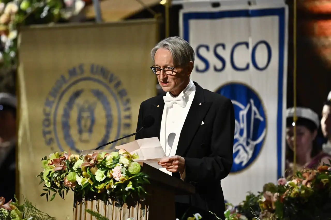 Geoffrey Hinton, 'padrino' de la IA, sobre sus consecuencias: "Va a generar un desempleo masivo ...