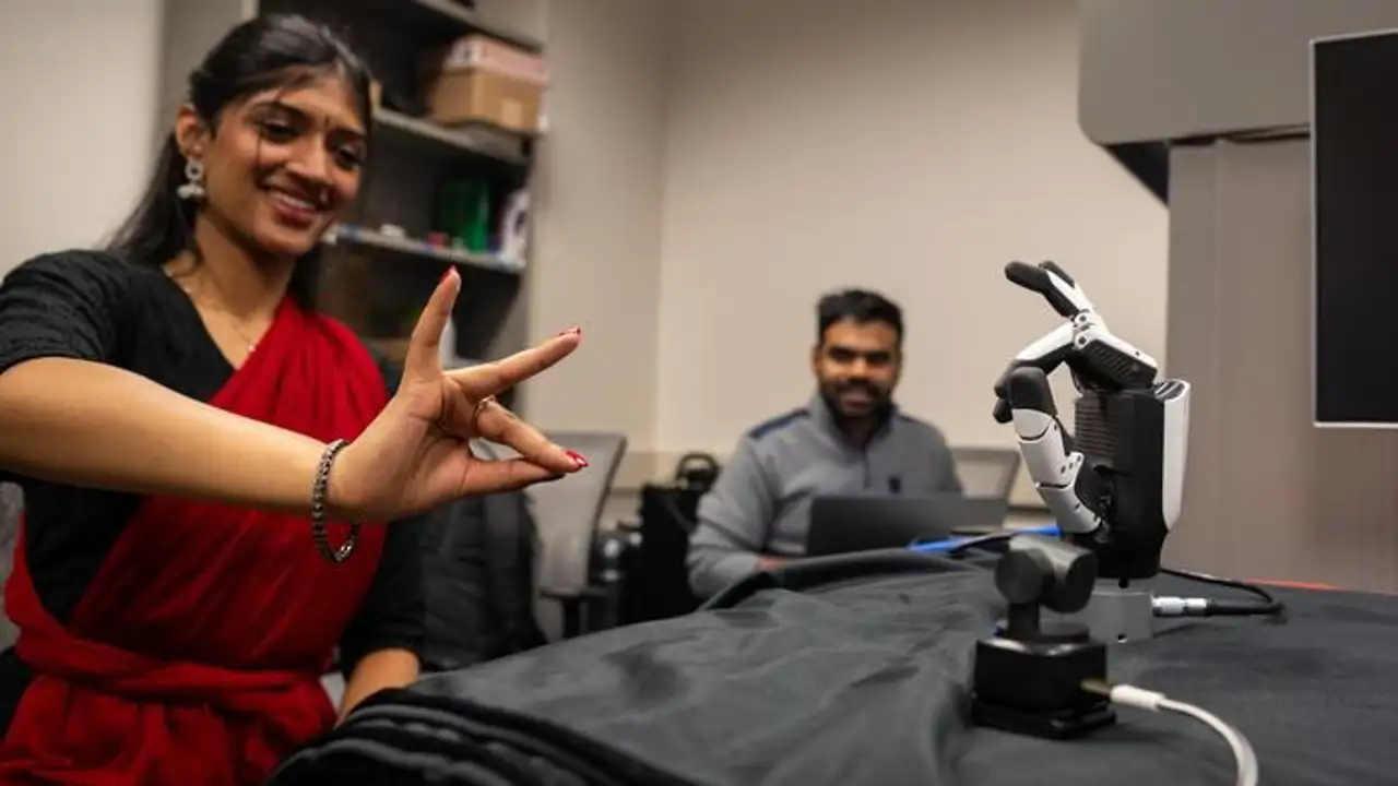 El robot "más adorable" del mundo puede bailar y jugar al ajedrez: se ...