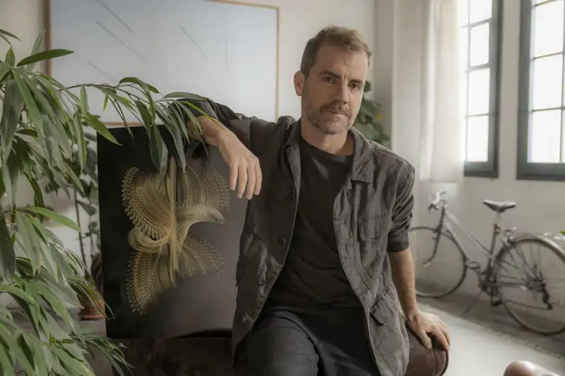 Xavi Bou, artista visual: "Hago visible lo que nuestros ojos no pueden ...